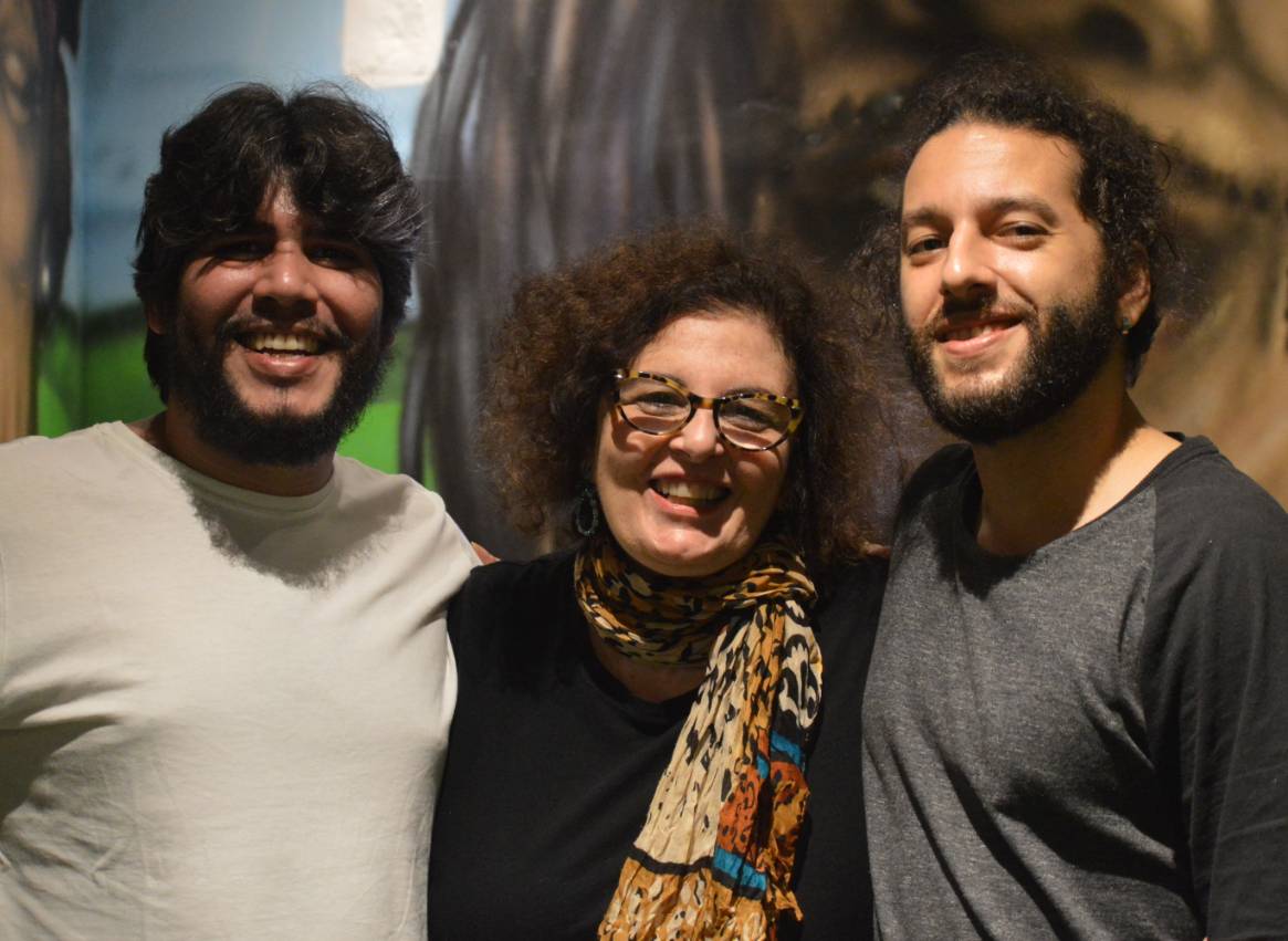 Bia Sion - A Bruxa ZZ do Gloob que encanta com seu canto