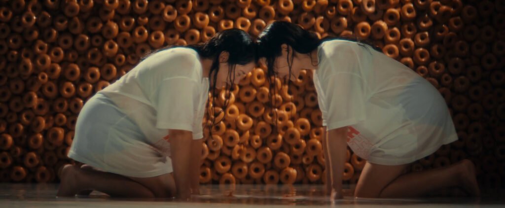 Magras! é o melhor body horror natalino que ninguém esperava